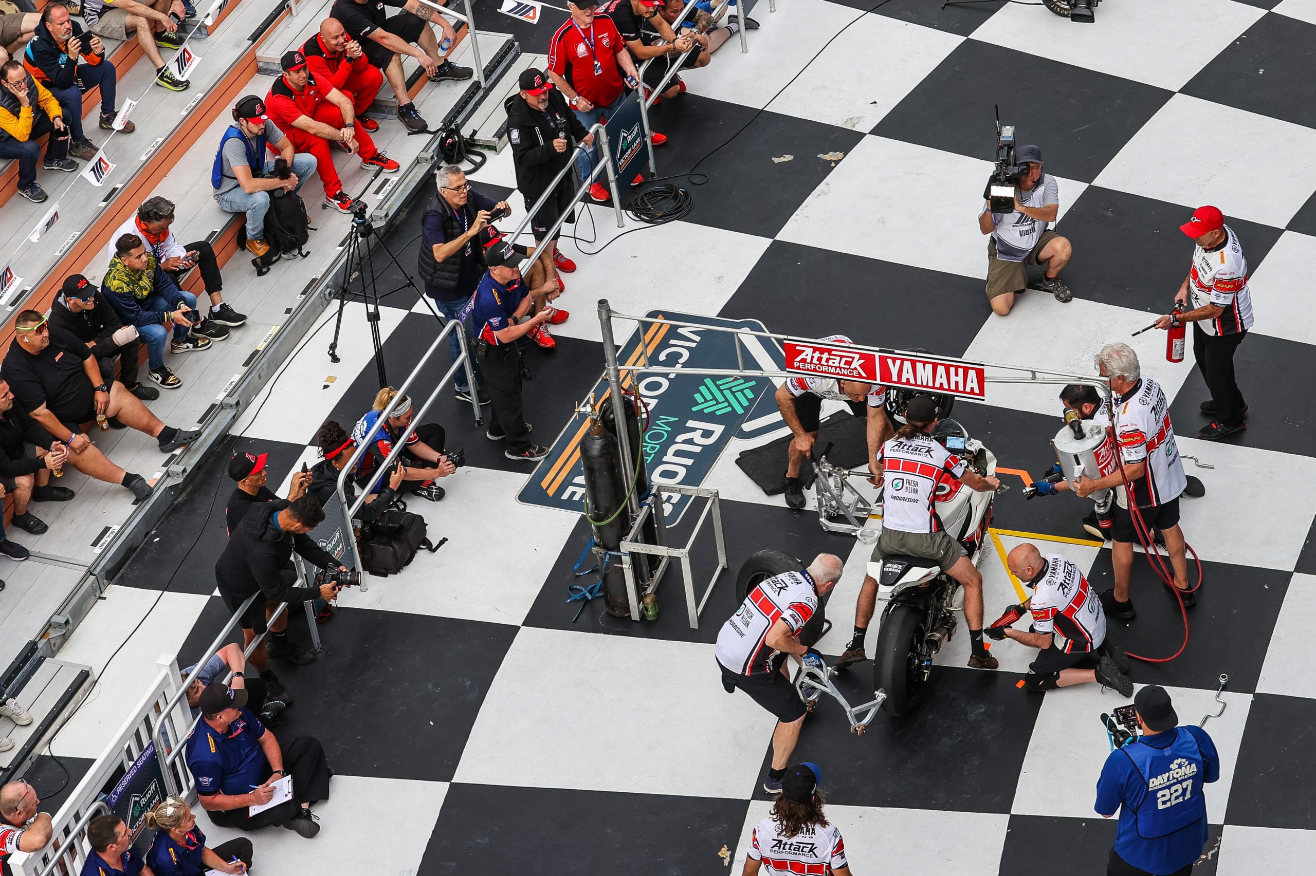 Friday Night Lights: Pit Stop Challenge Set For Day Prior To Daytona ...